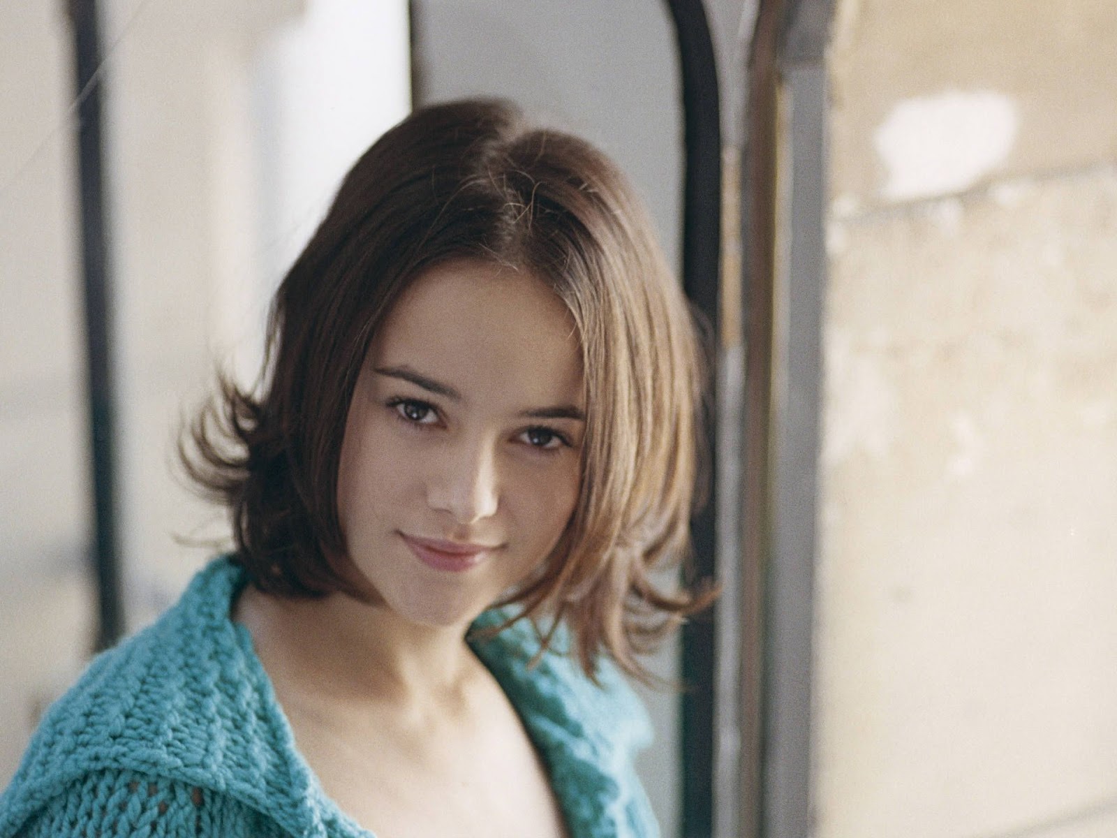 Wallpaper India: 30 French Singer Alizee Beautiful Girl HD Wallpapers