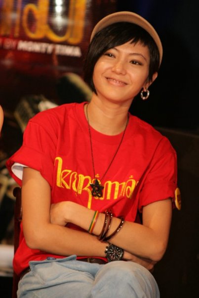 Poppy Sovia Exotic Face Pics - Foto Sexy Artis Indonesia