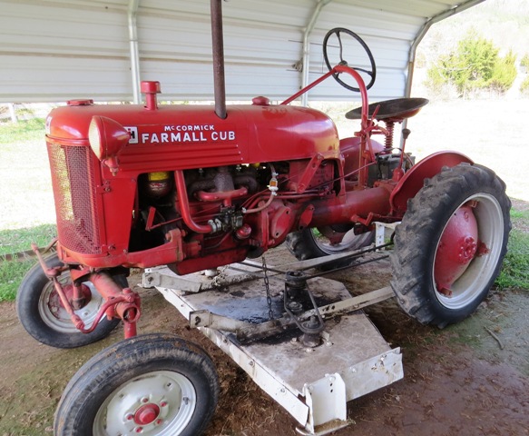 Farmall Cub Hub: Farmall Cub with Belly Mower