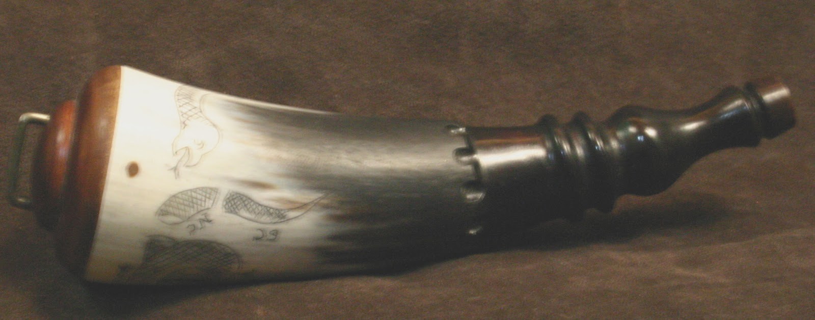 LZ & Company: Scrimshaw Powder Horn - Eagle & Arrows