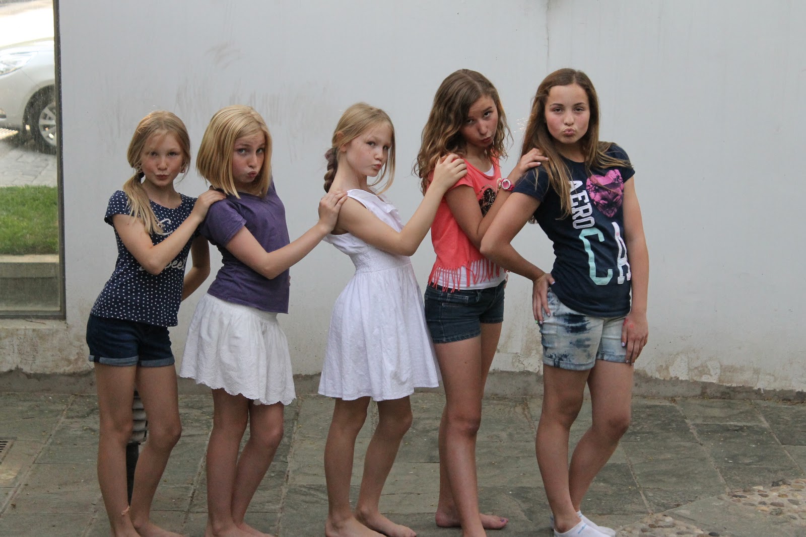 The DeSmet Family Worldwide: Girls just want to have fun!