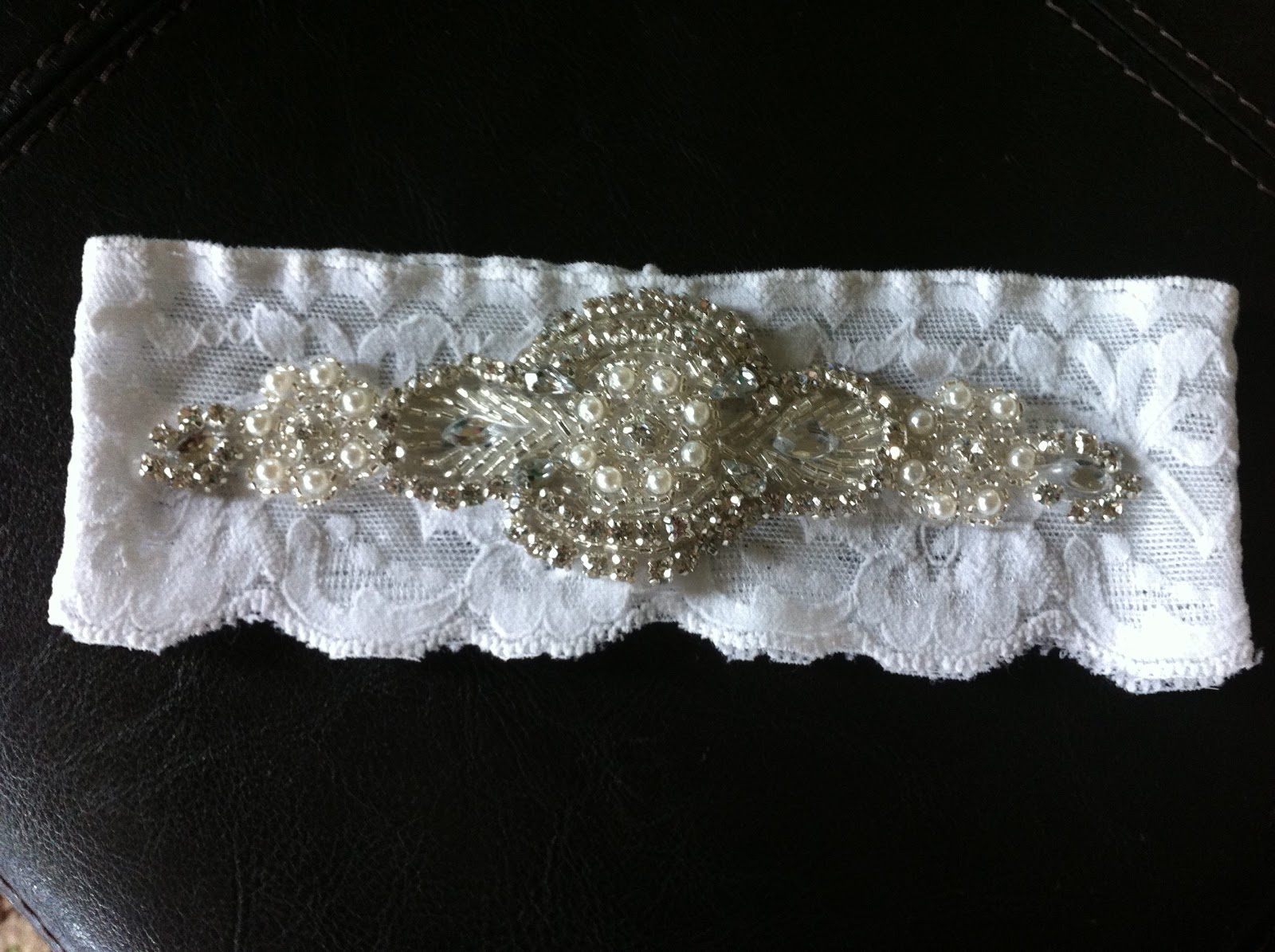 Connoisseur of Creativity: DIY Lace Crystal Wedding Garter