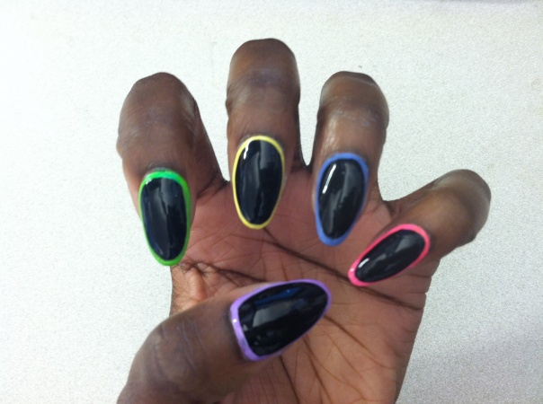La Belle Femme: NAIL TREND: Outline/Border Manicure