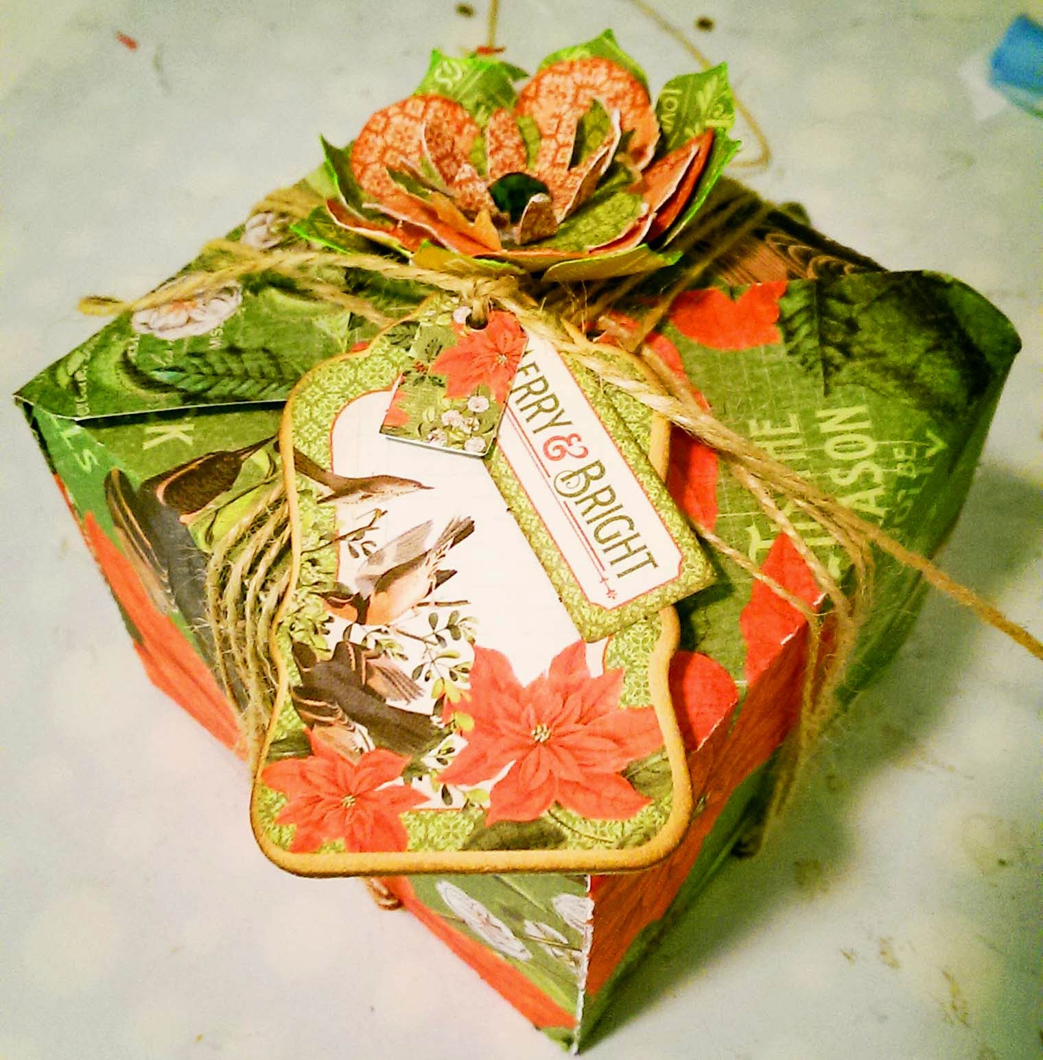 FotoBella: Happy Holiday Gift Box Tutorial
