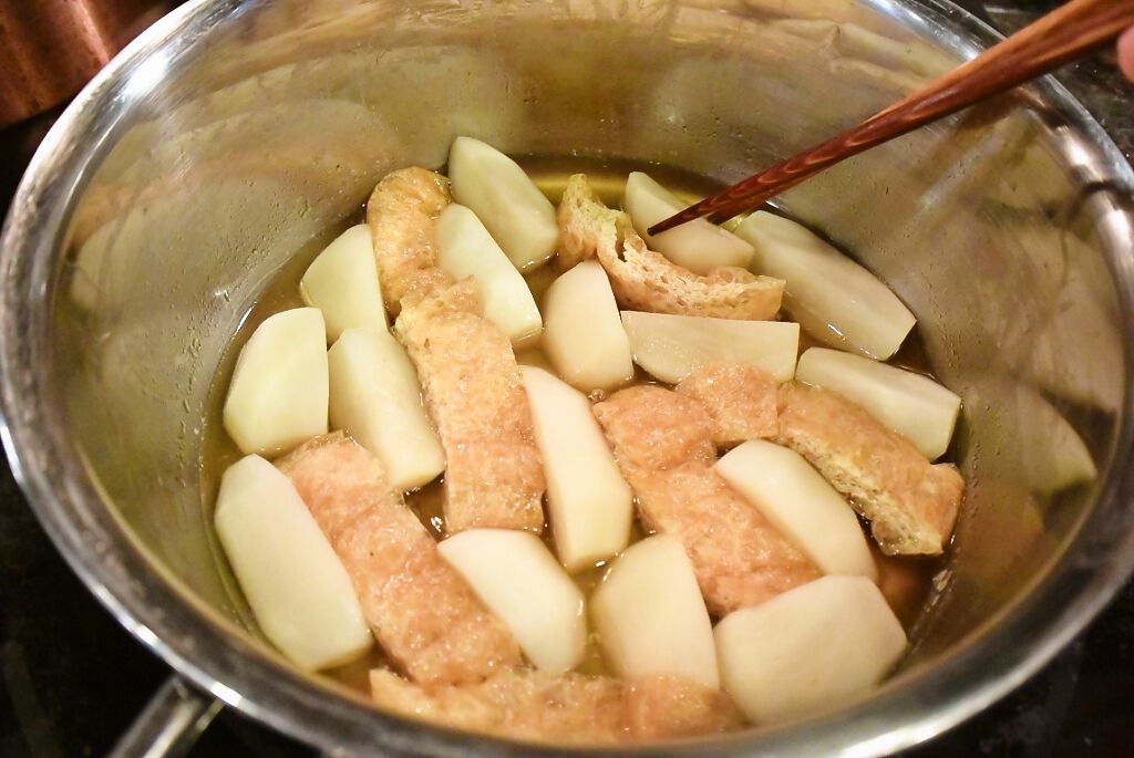 Recipes for Tom: Kabu to usuage no nimono (genen) / Japanese turnip and ...