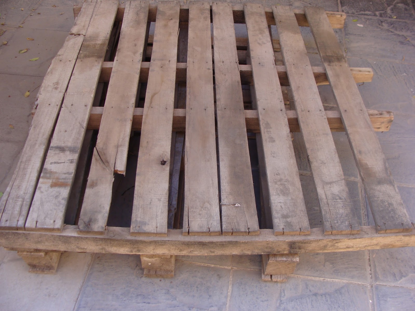 Creando Sueños: Mesa y Banquetas reciclando Pallets