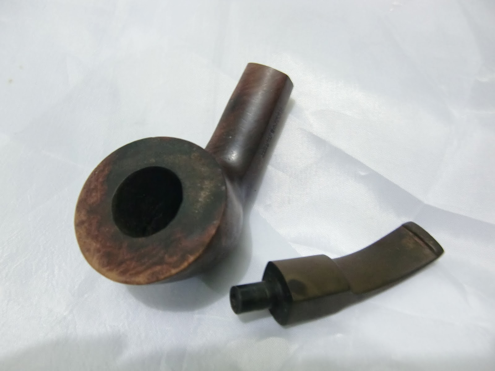 CILEGON ANTIK: Cangklong Pipa rokok Made in England Merek MOUNTBATTEN