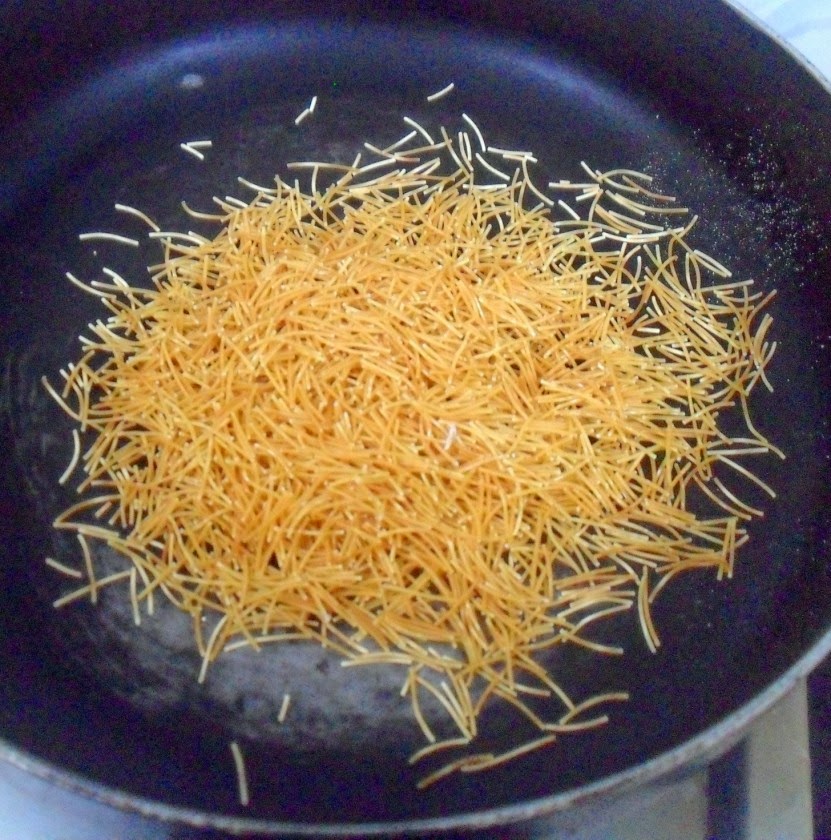 Instant Carrot Rava Semiya Idli | Instant Carrot Semolina Vermicelli Idli