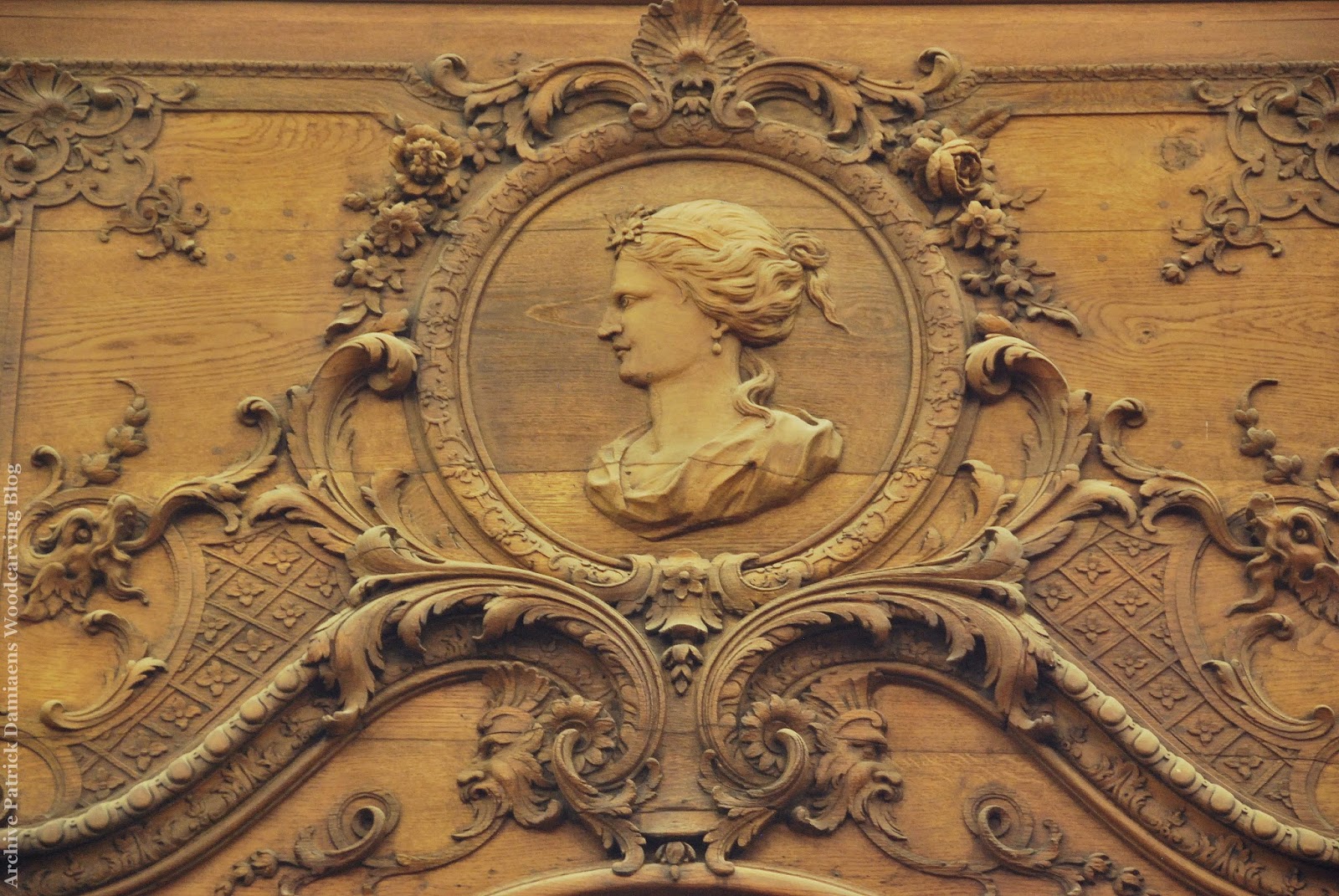 Sculpture Ornementale PATRICK DAMIAENS: LE PETIT PALAIS à PARIS | Murs ...