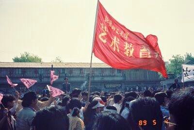 Standoff At Tiananmen: Pictures of 1989: Beijing Students Demonstrate ...