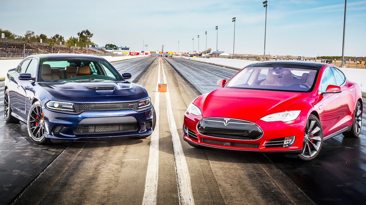 Tesla Model S P100D vs Chevrolet Camaro ZL1, ¿electricidad o gasolina?