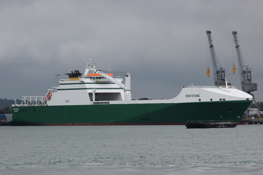 UK Shipping: EDDYSTONE loading at Marchwood 02/09/2012