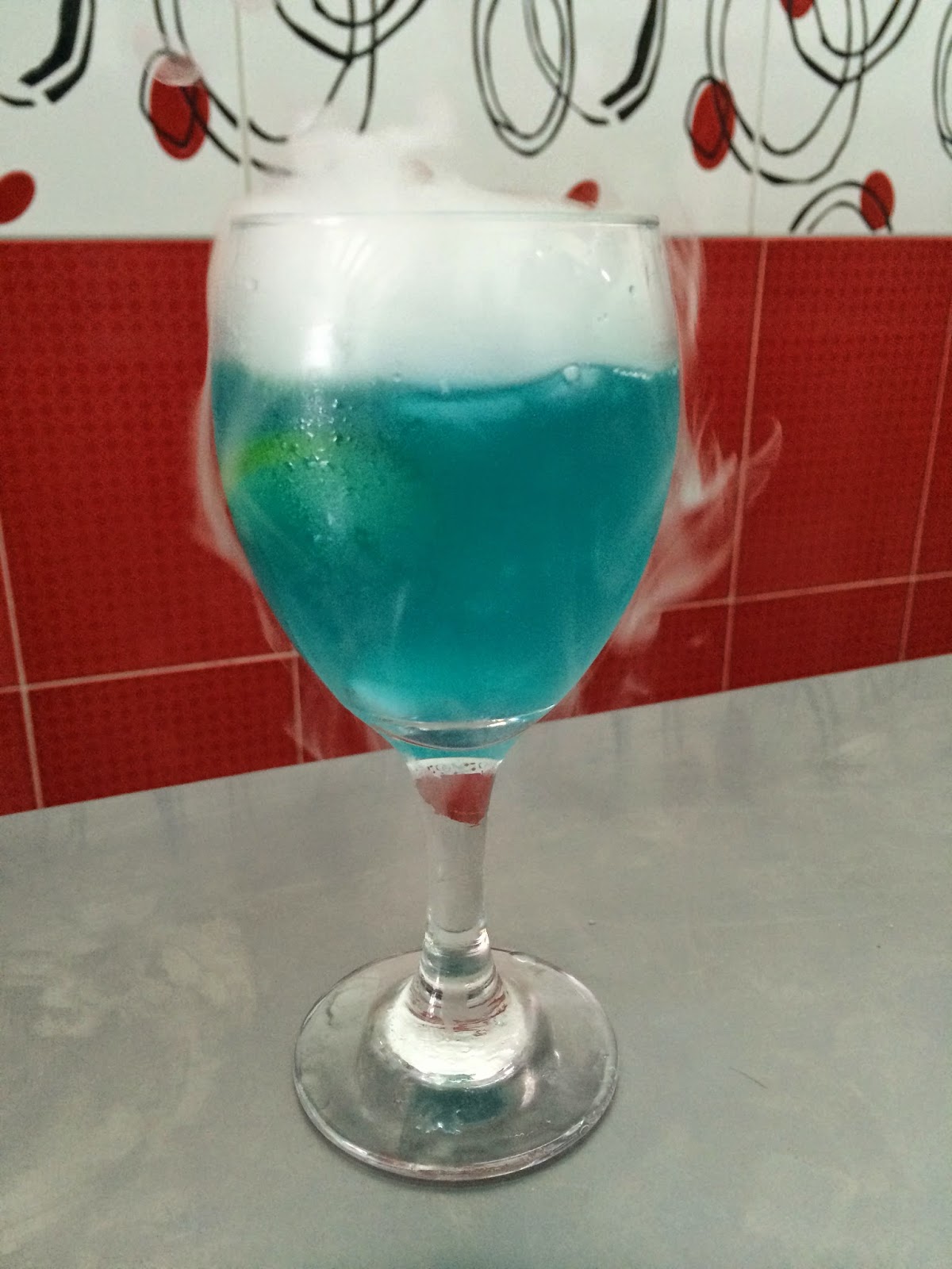 CIAC ESCUELA DE GASTRONOMÍA : BEBIDA VOLCÁN AZUL CON HIELO SECO