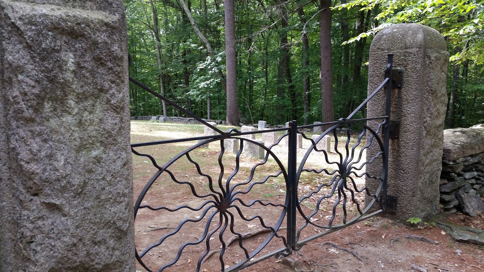 NEW ENGLAND FOLKLORE: Spider Gates Cemetery: Portals to Hell and ...