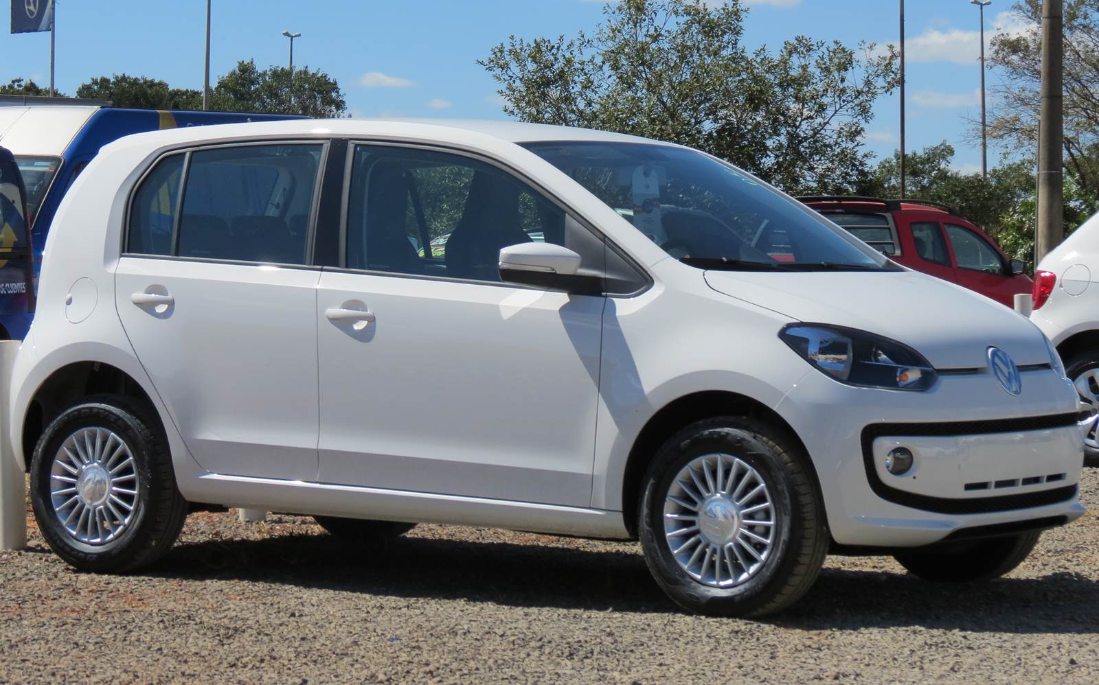Fiat Uno Dualogic x Volkswagen up! I-Motion: comparativo de preço ...