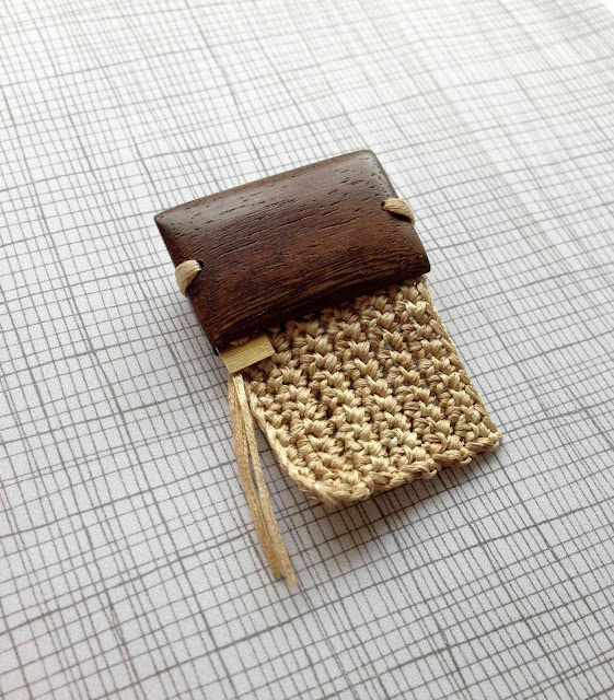 Paravent: Creative Space: more brooches