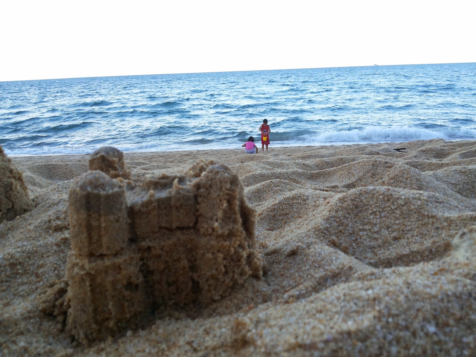 Cuti-Cuti Famili: Percutian Main Pasir di The Qamar Resort, Paka Terengganu