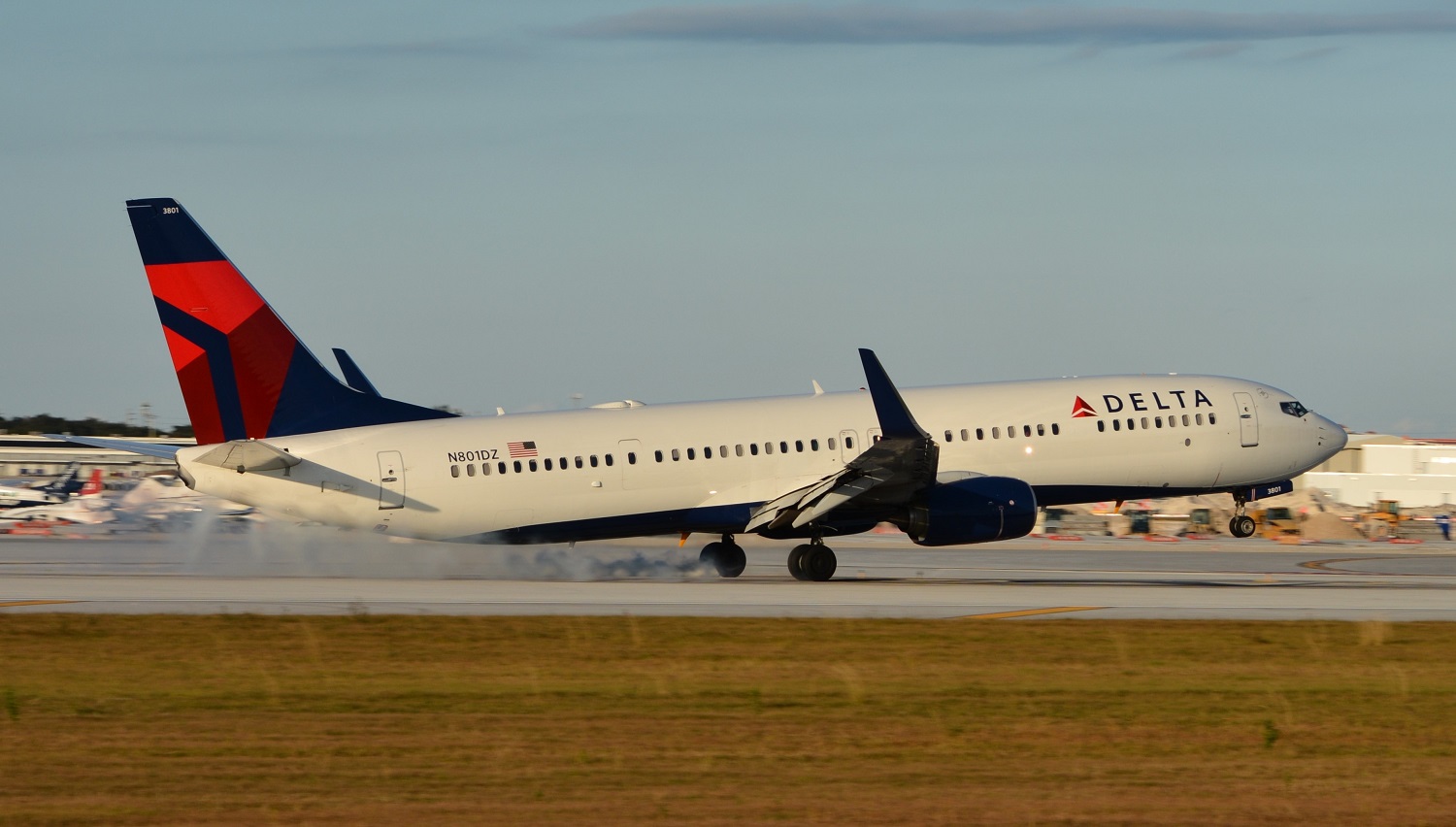 Delta Air Lines Boeing 737-900ER Touch Down Runway | Aircraft Wallpaper ... Delta Air Lines Boeing 737-900ER Touch Down Runway | Aircraft Wallpaper ...