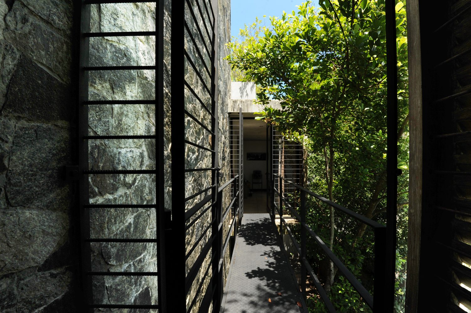 "URBAN ENVELOPE" - SAMUEL HOUSE by MMGS ARCHITECTS