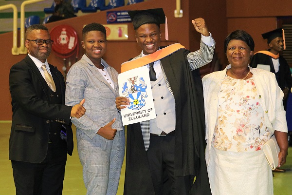 artSMart: SIMPHIWE MBONA TURNS TRAGEDY TO TRIUMPH