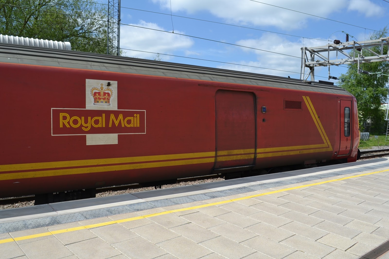 British Diesels and Electrics: Class 325