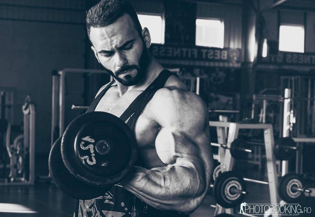 Muscle Lover: Romanian muscle hunk Roberto Alexandru
