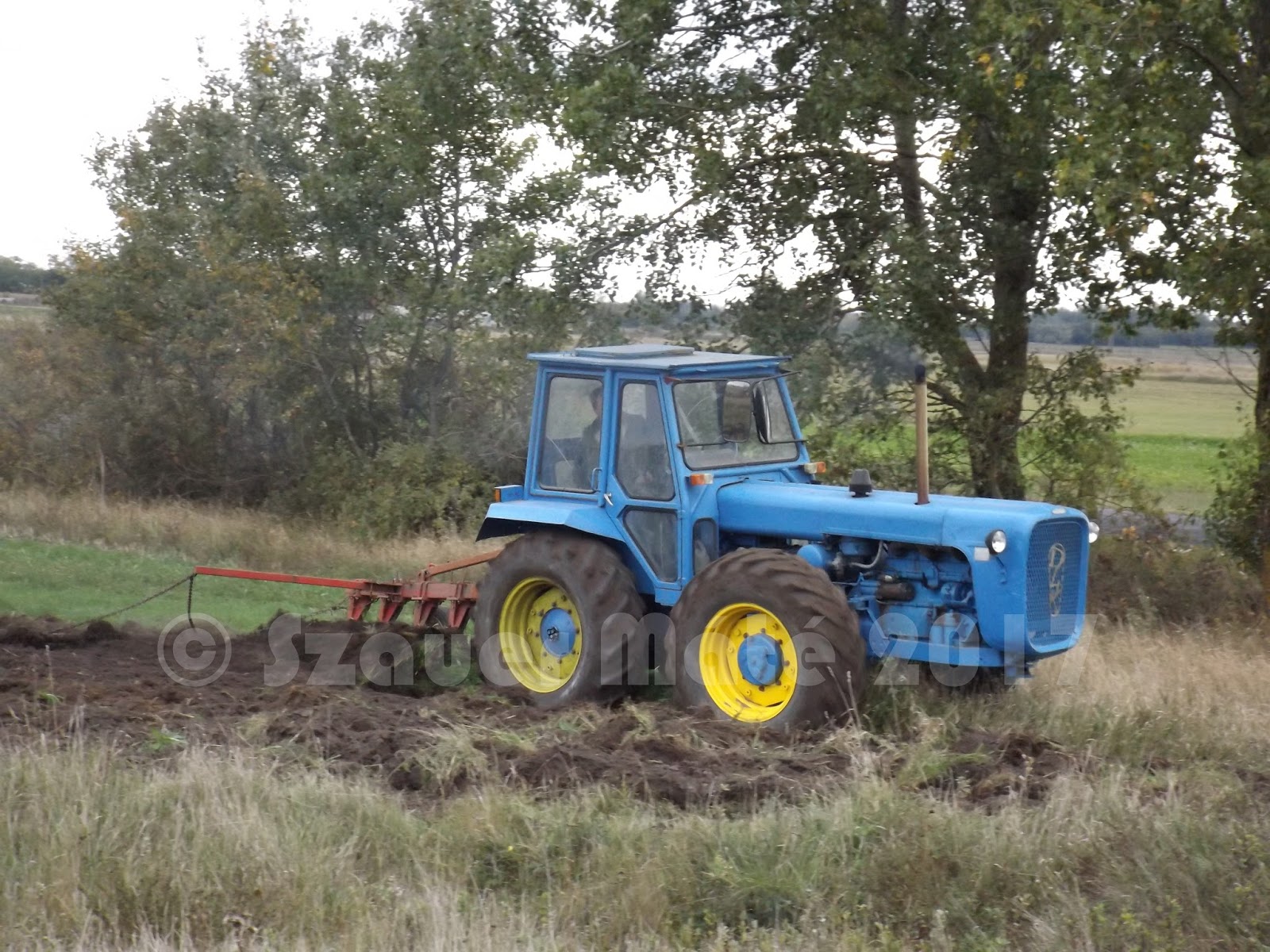 ..Mezőgépek..: Dutra 1000 - Szántás