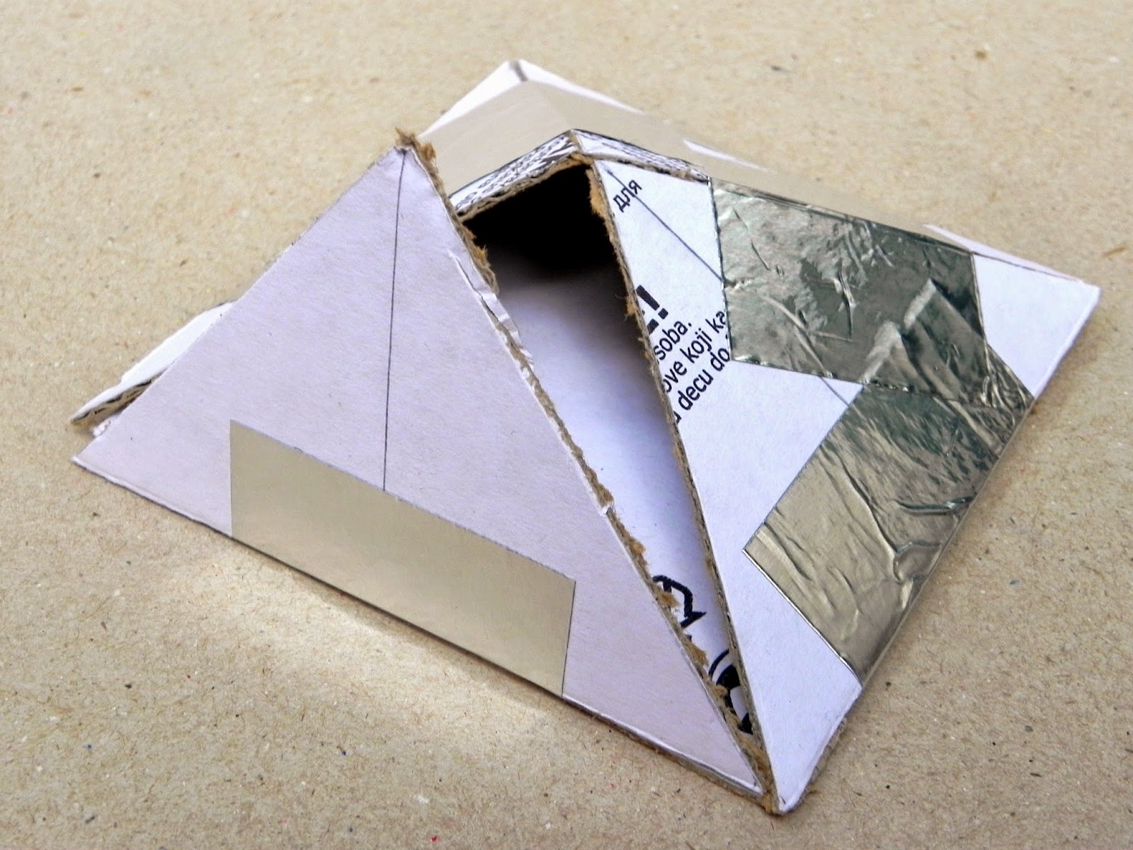 Smart n Snazzy: DIY ~ Pyramid Stud Wall Decor