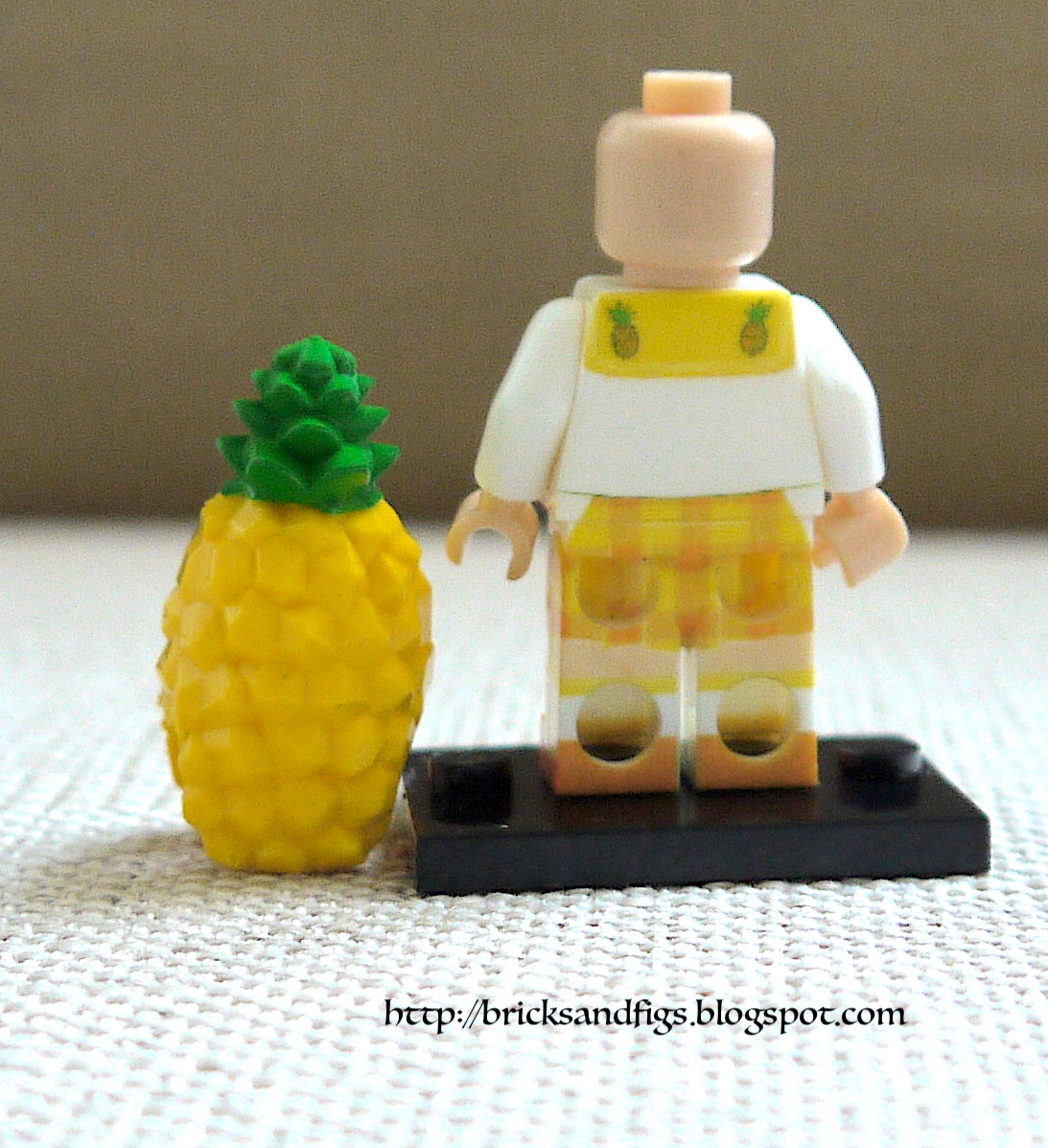 Bricks And Figures: Pogo PG8113 Fruit and Vegetable Minifigures Review