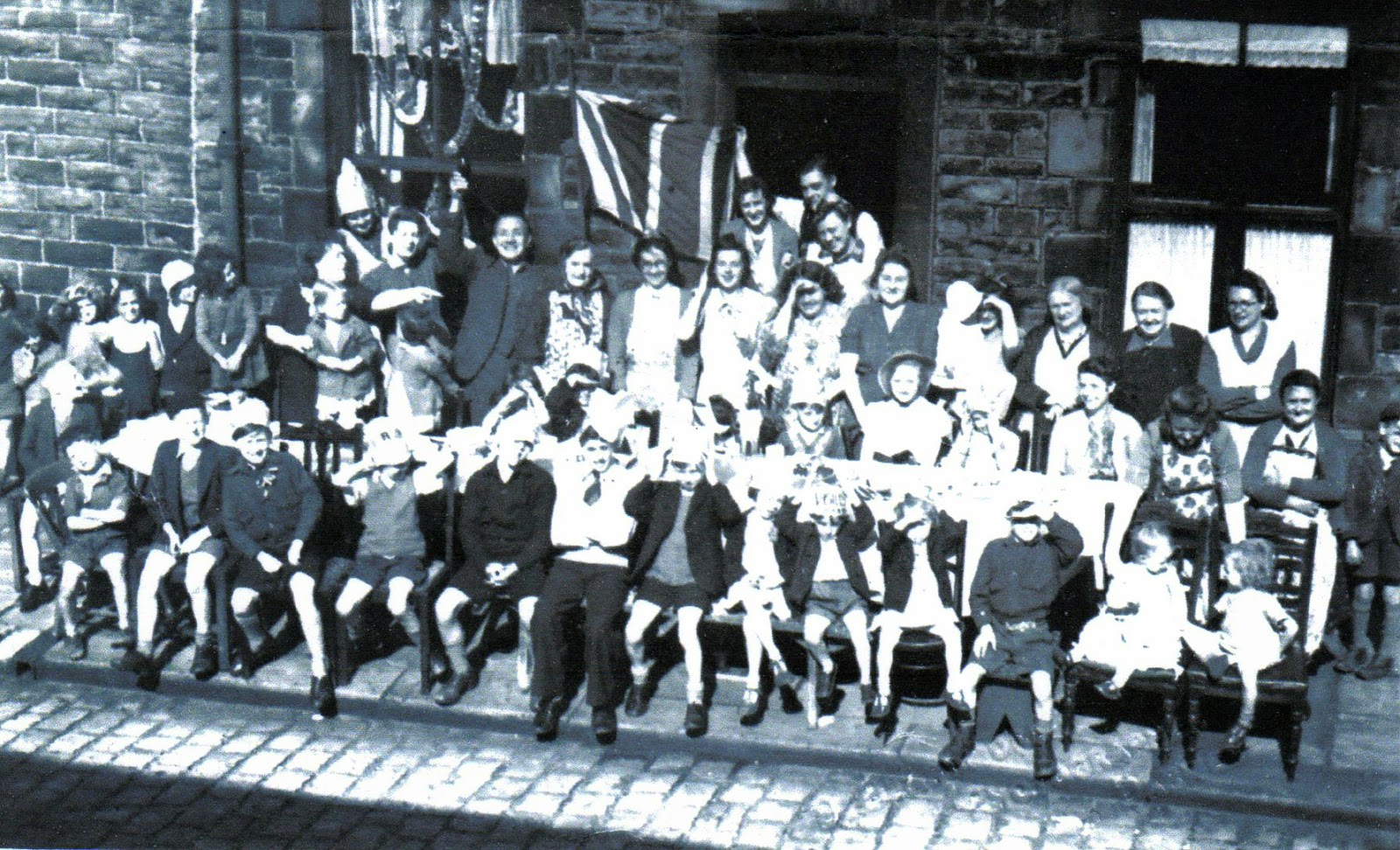 Darwen Days: A DARWEN KNEES UP! (Carol Tapp)