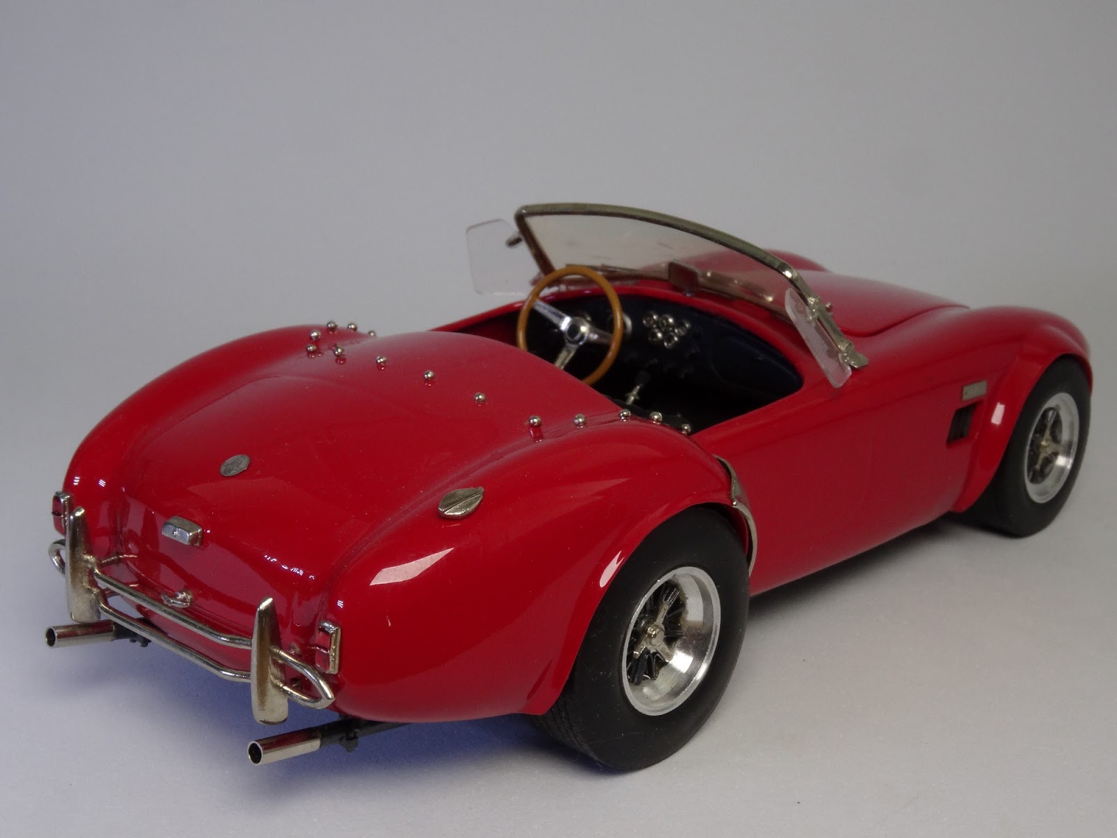 Modelli diecast 1:24 e dintorni: AC Cobra 427 by SMTS