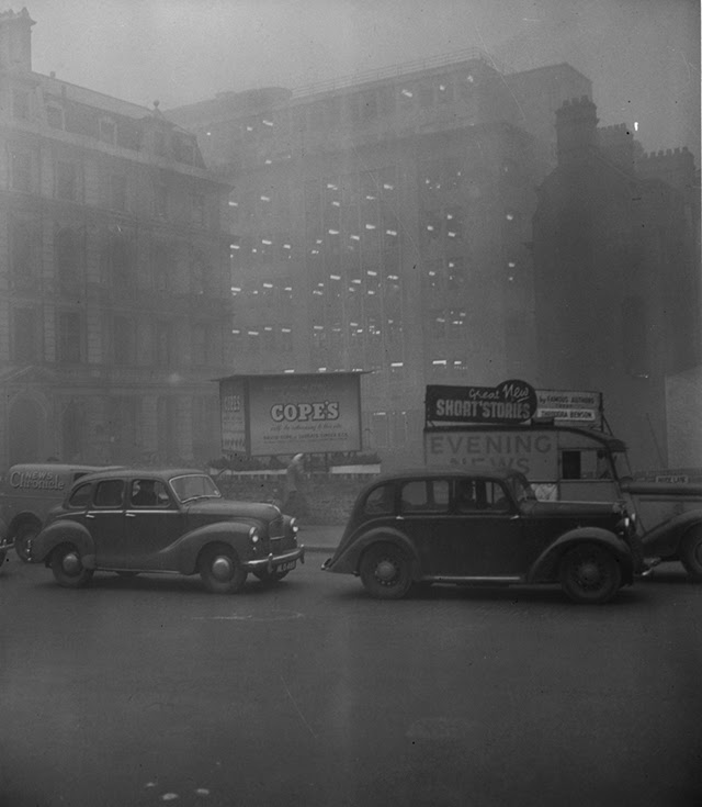 24 Eerie Black and White Photographs That Show London Fog Scenes From ...