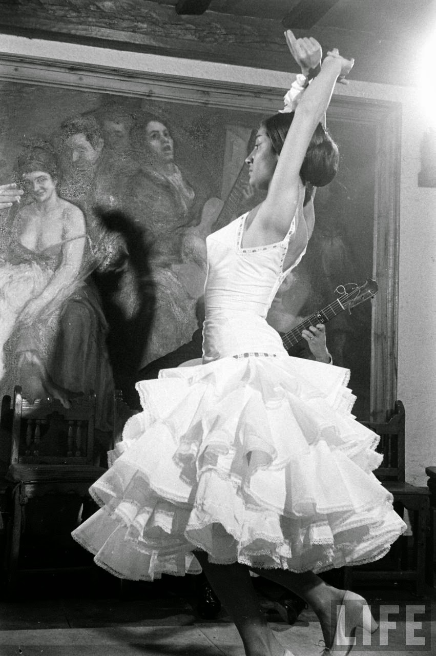 30 Stunning Black and White Photos of Gypsy Dancers in Madrid in 1960 ...