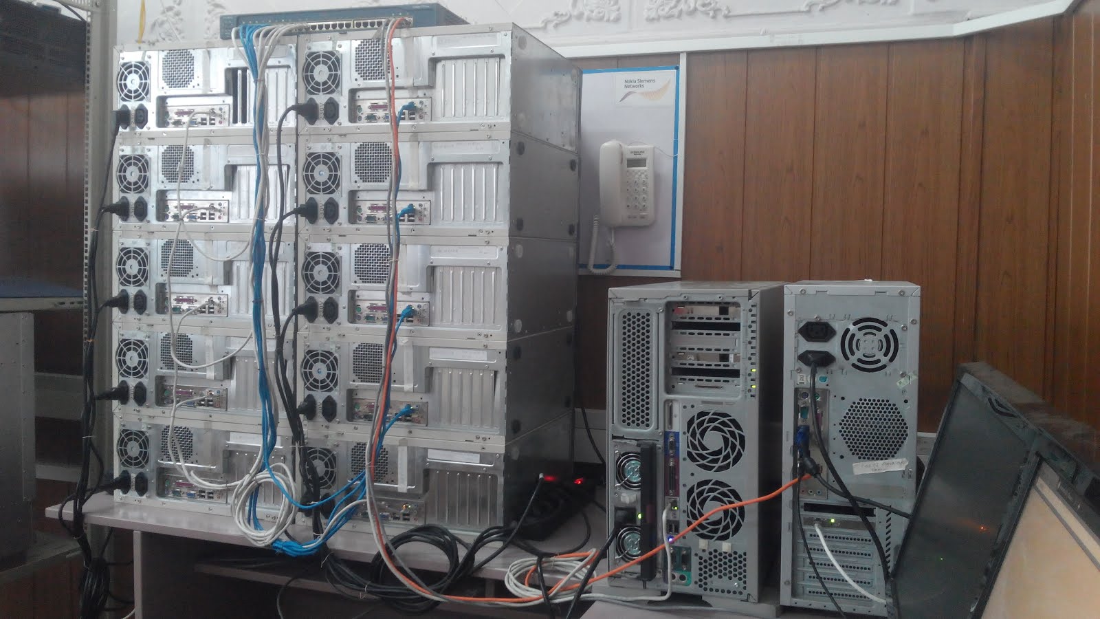 My blog: PROXMOX on diskless nodes with PXE boot and iSCSI target.