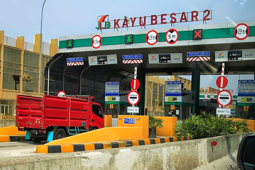 blog foto 6: Gerbang Tol Kayu Besar 2