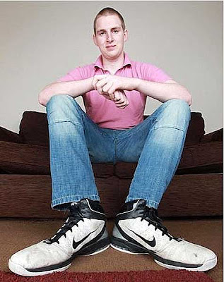 Carl Griffiths, "pie grande"