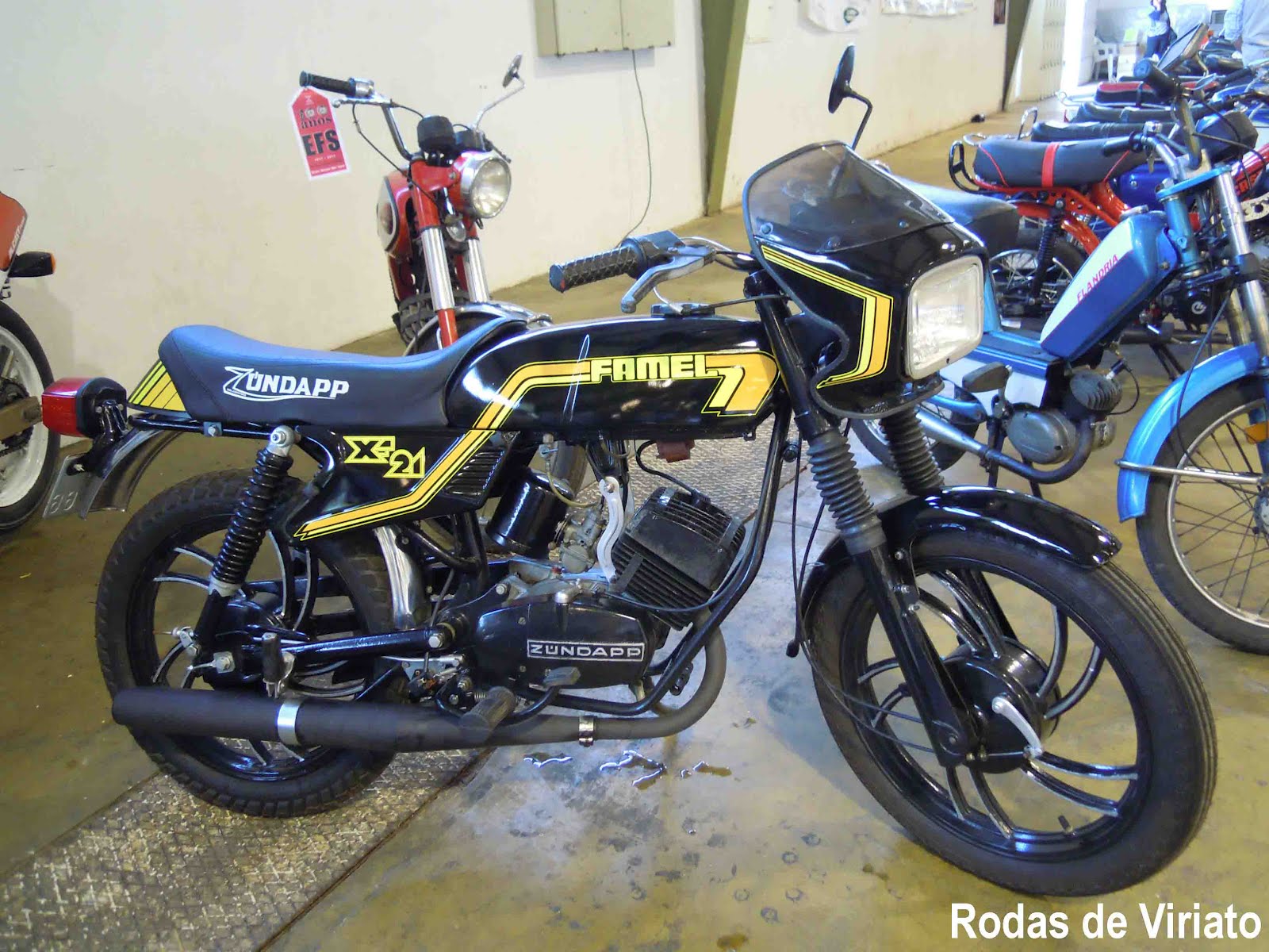 Famel XF 21 preta e amarela no Classic Auto 2011