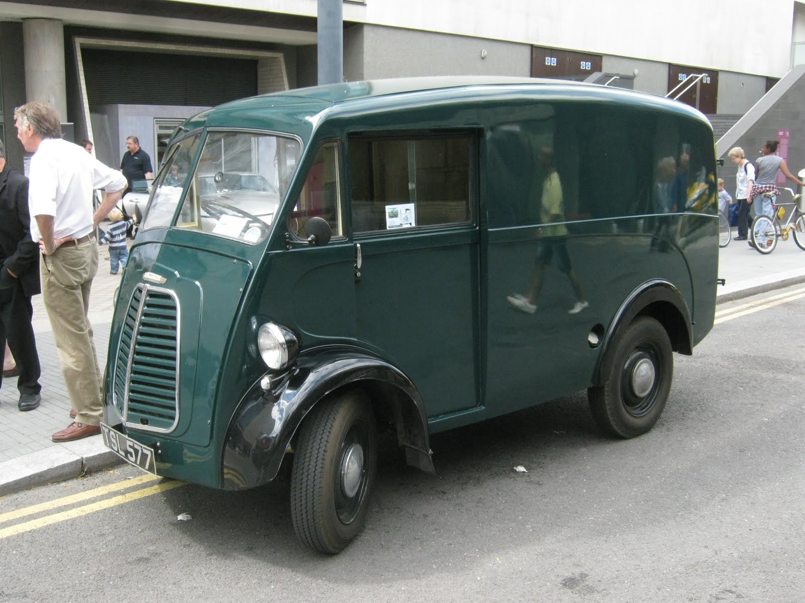-=-Morris J Type Vans-=- : Pictures of the 1951 Festival of Britain show.