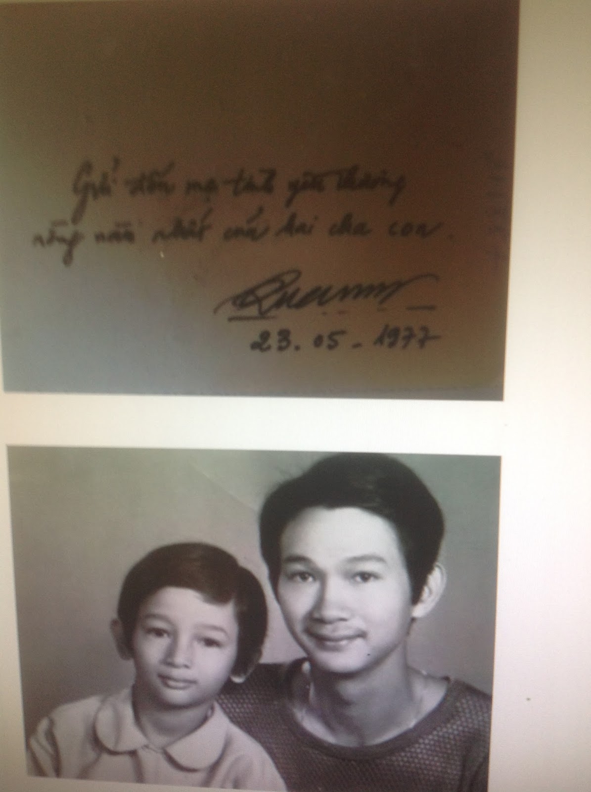 tản mạn văn chương / thếphong: nữ ca sĩ JULIE Quang:' thời sự Saigon ...