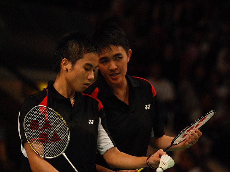 Jambu Bol Cemet: Expression Victory Vita Marissa and Nadya Melati