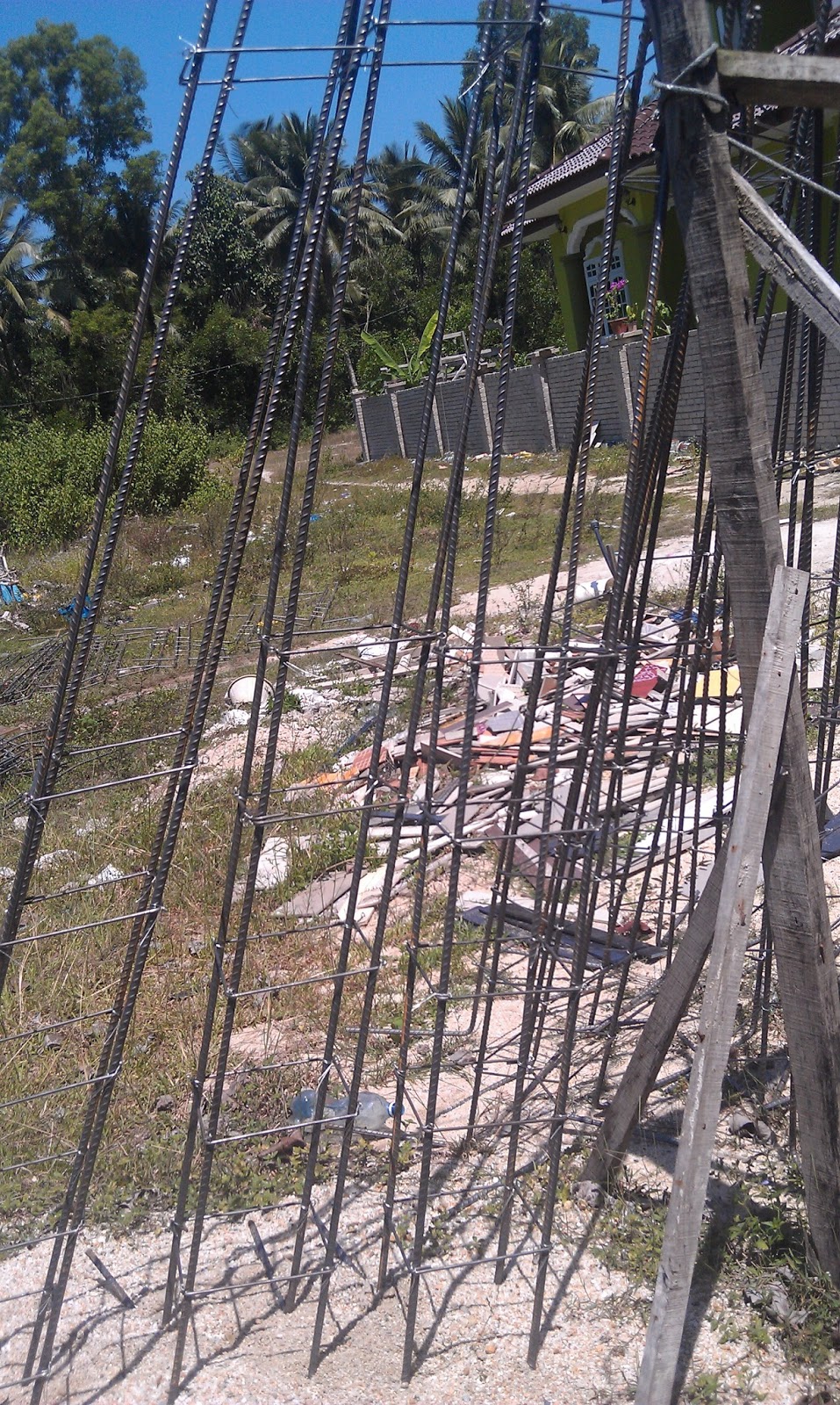 Kerja Memotong, Membengkok dan Mengikat Besi ~ Membina Rumah Impian