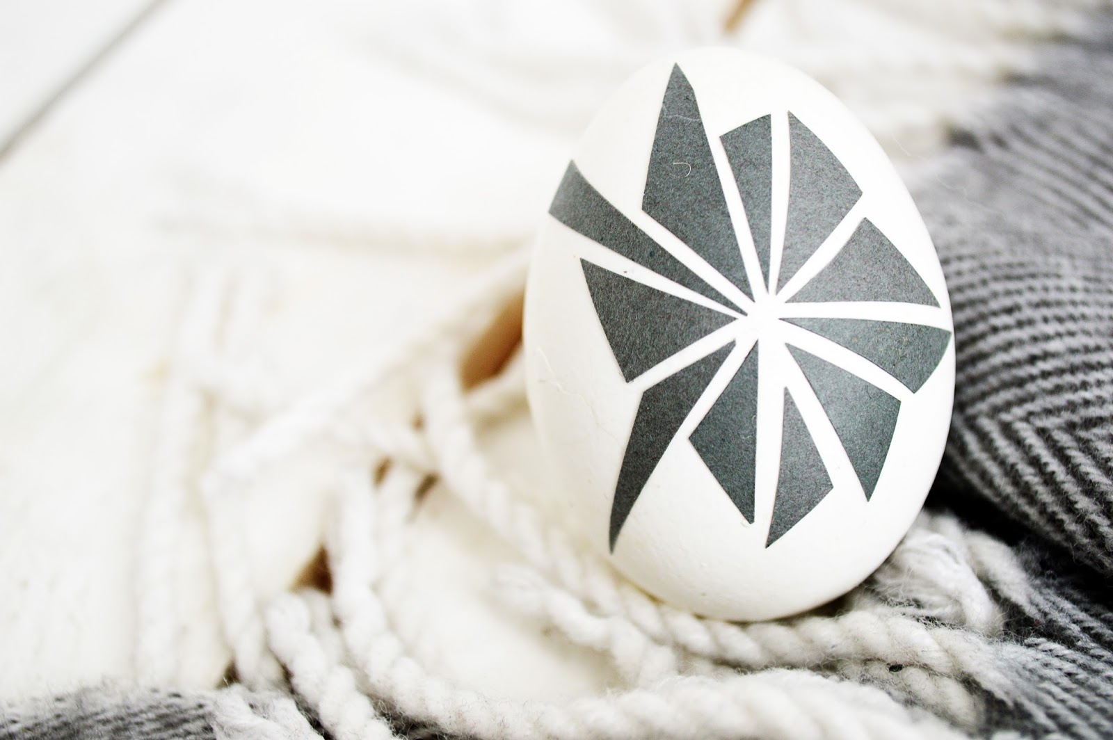 Sunny Side Up! | DIY TRIANGLE EASTER EGGS - Motte