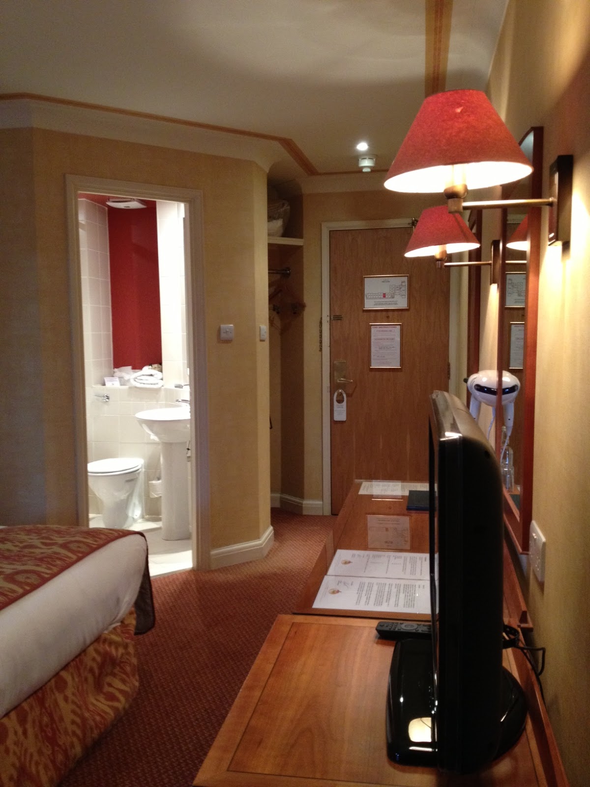 Check out a hotel room: The White Hart Hotel - Room 206