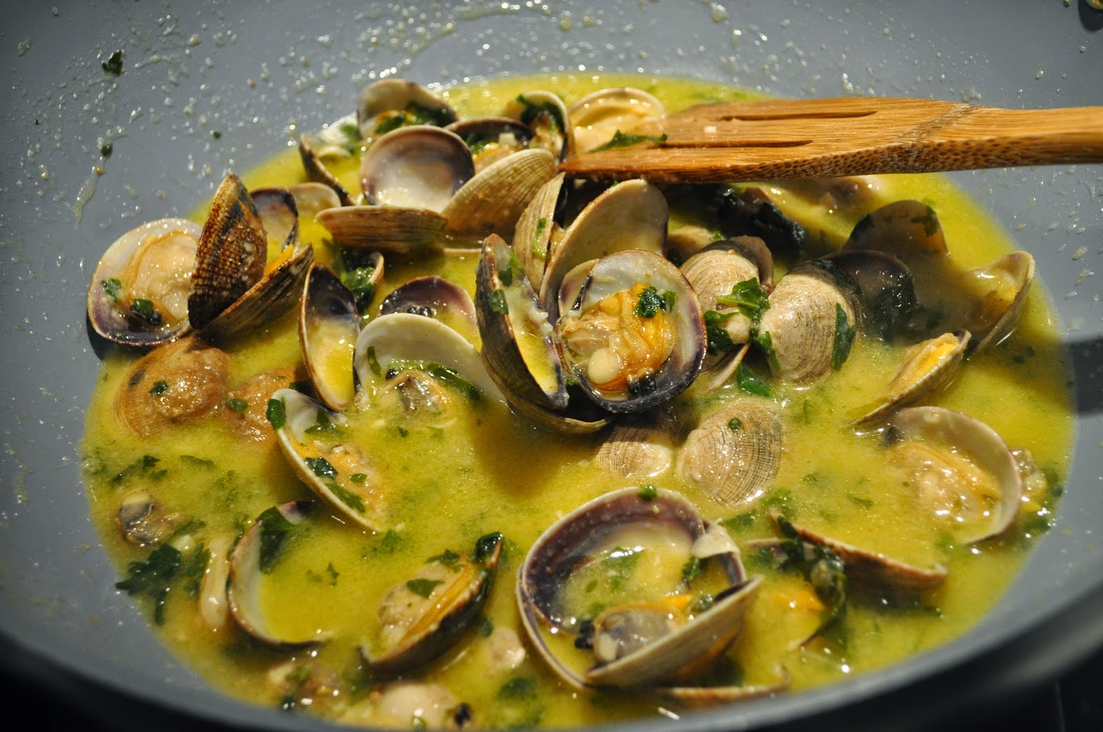 Cooking with Manuela: Classic Italian Spaghetti with Clam Sauce