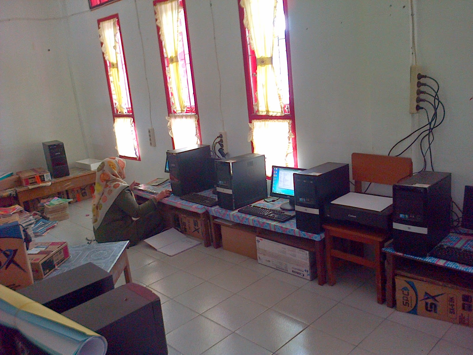 Dekorasi Ruangan Pustaka Dan Lab Komputer ~ Dari Sinilah Kita Menjalani ...