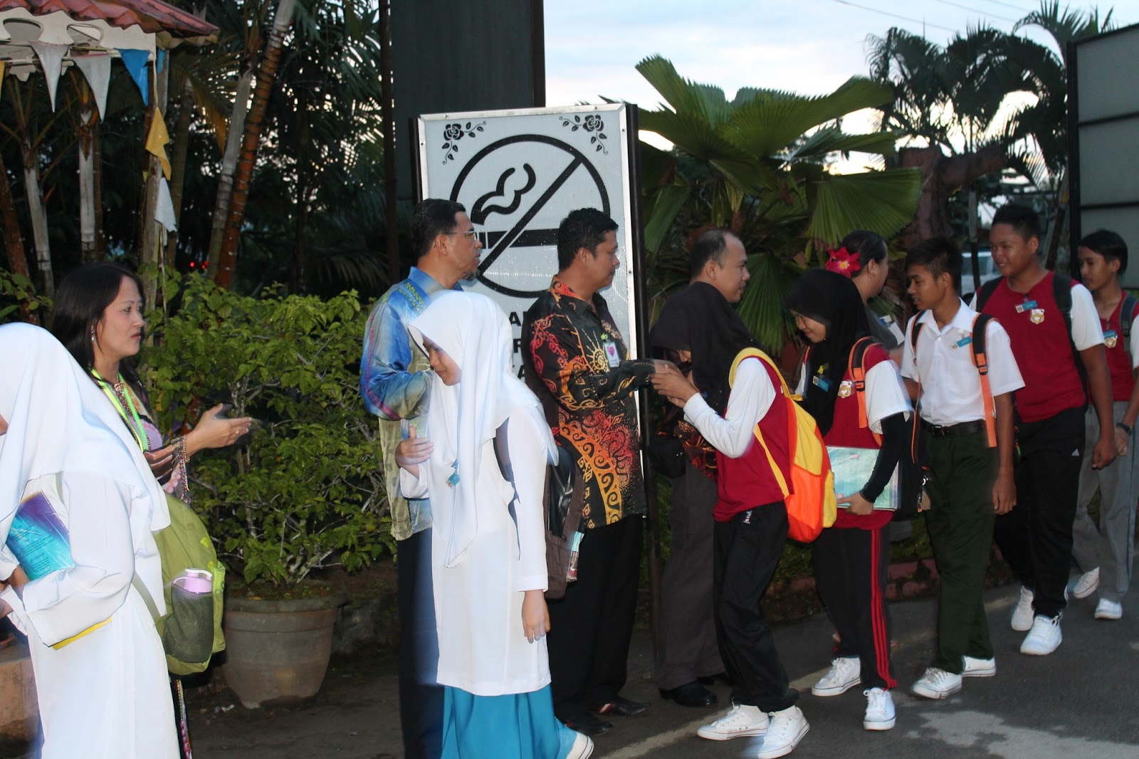 .::OFFICIAL BLOG OF SMK GEDONG::.: KEMPEN GURU PENYAYANG SMKG 2013