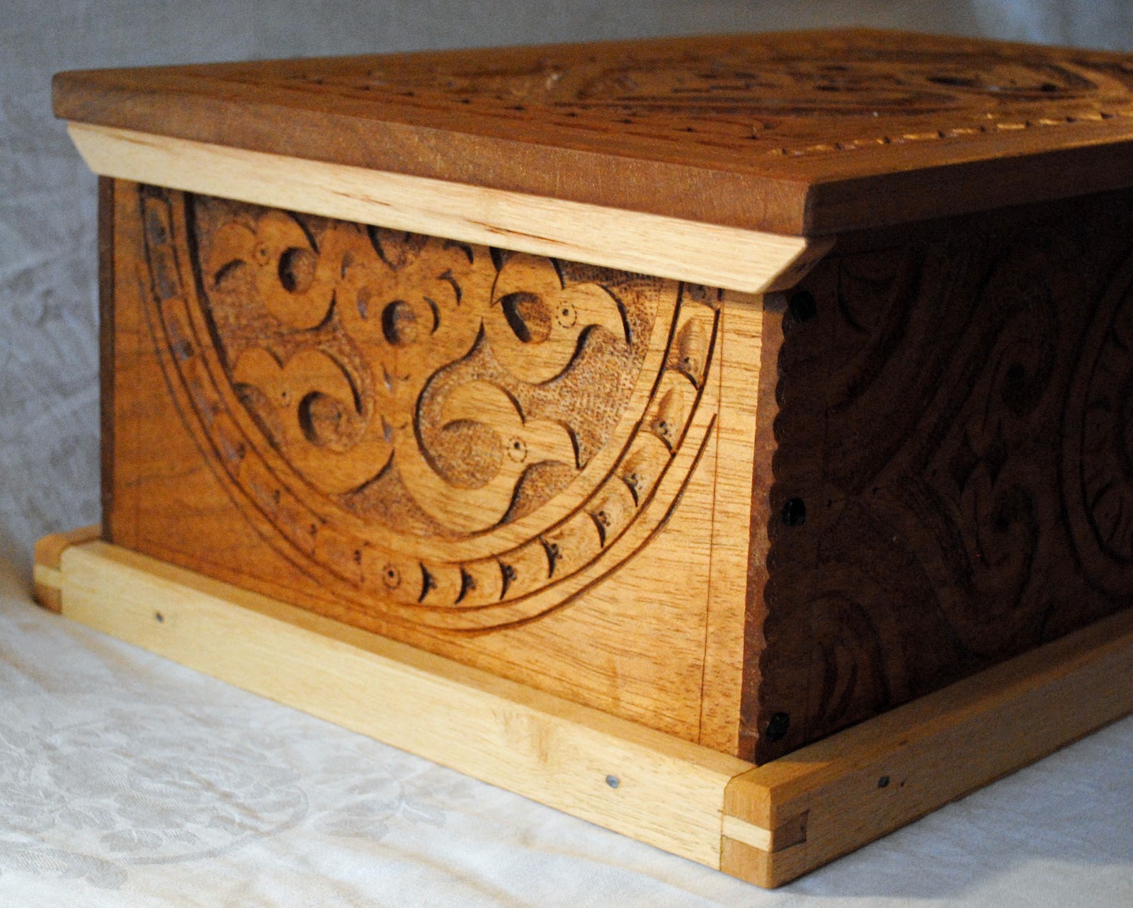 Final Pictures of the Mahogany Carved Box