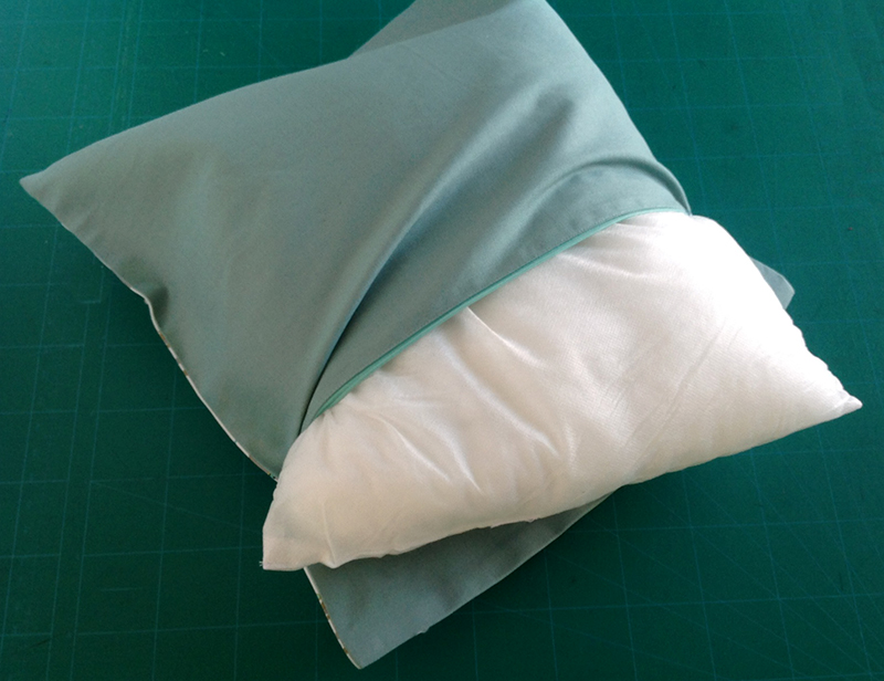 You SEW Girl: Ridiculously Easy Zippered Cushion Covers (with lovely ...
