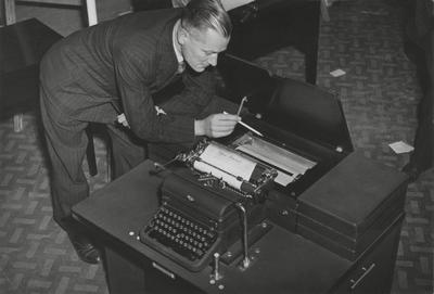 oz.Typewriter: The Invisible Typist: What Will They Think of Next?