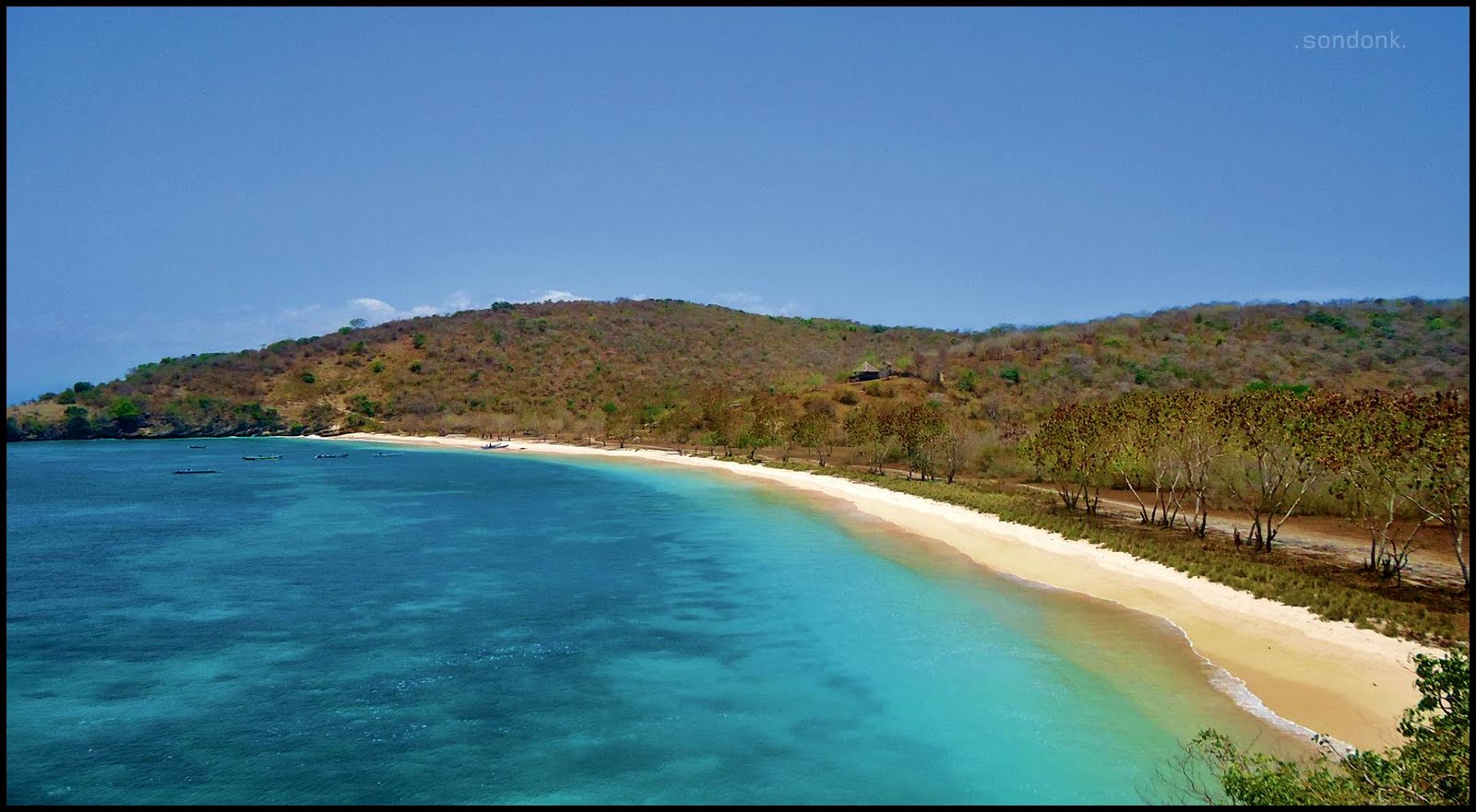 Pantai Surga yang Menjanjikan Keindahan Alam di Lombok Timur ~ WISATA ALAM